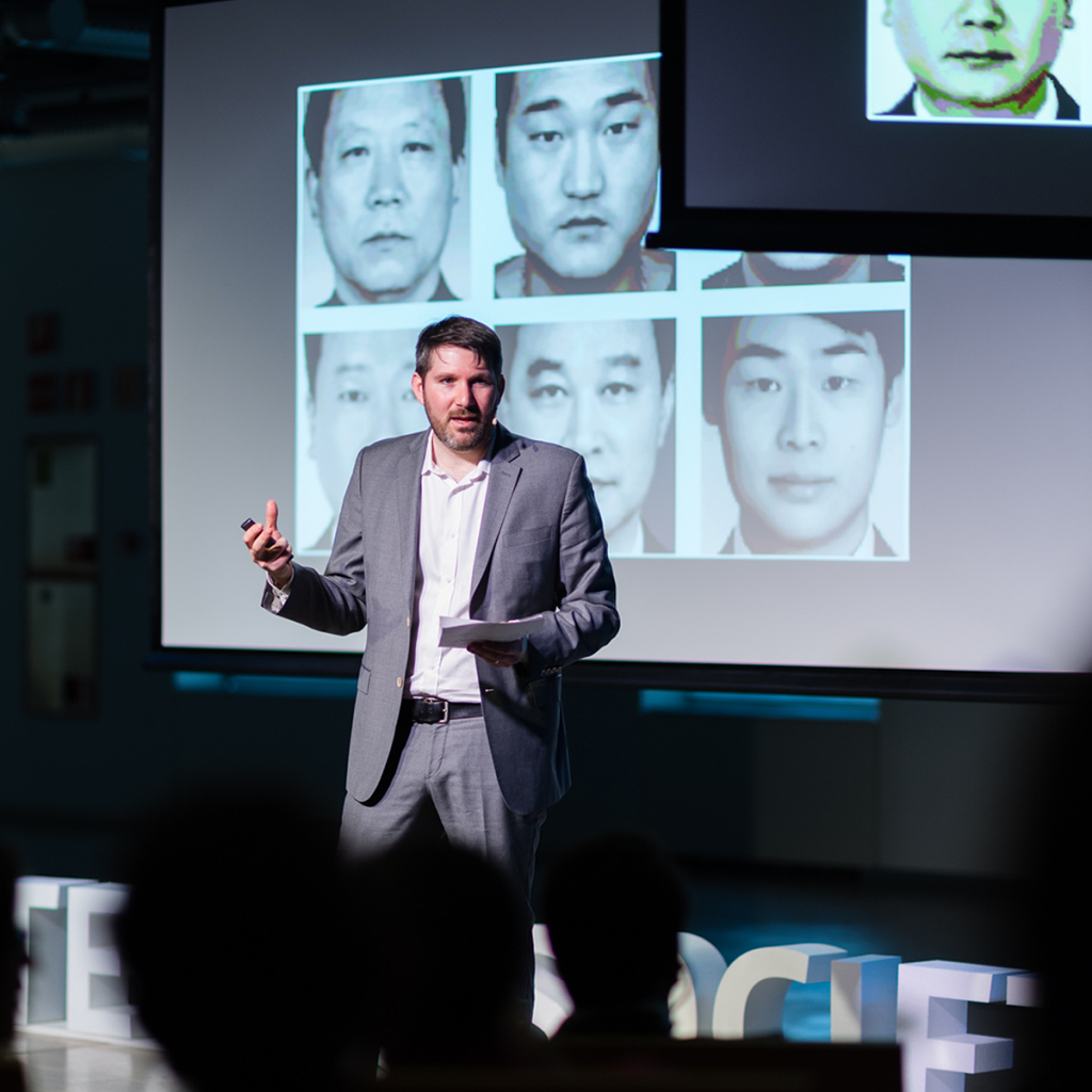 Eli Pariser: Fake news, los filtros burbuja y la batalla por la verdad ...